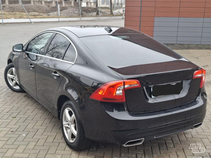 Melns Volvo S60 2015 Šilutė, ar dzinēja tilpumu 2.00 L un nobraukumu 290 tūkst. km par 5900 €, foto 4 vietnē AUTOMOTO.COM.LV