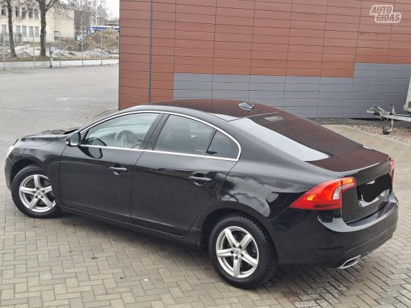Melns Volvo S60 2015 Šilutė, ar dzinēja tilpumu 2.00 L un nobraukumu 290 tūkst. km par 5900 €, foto 5 vietnē AUTOMOTO.COM.LV