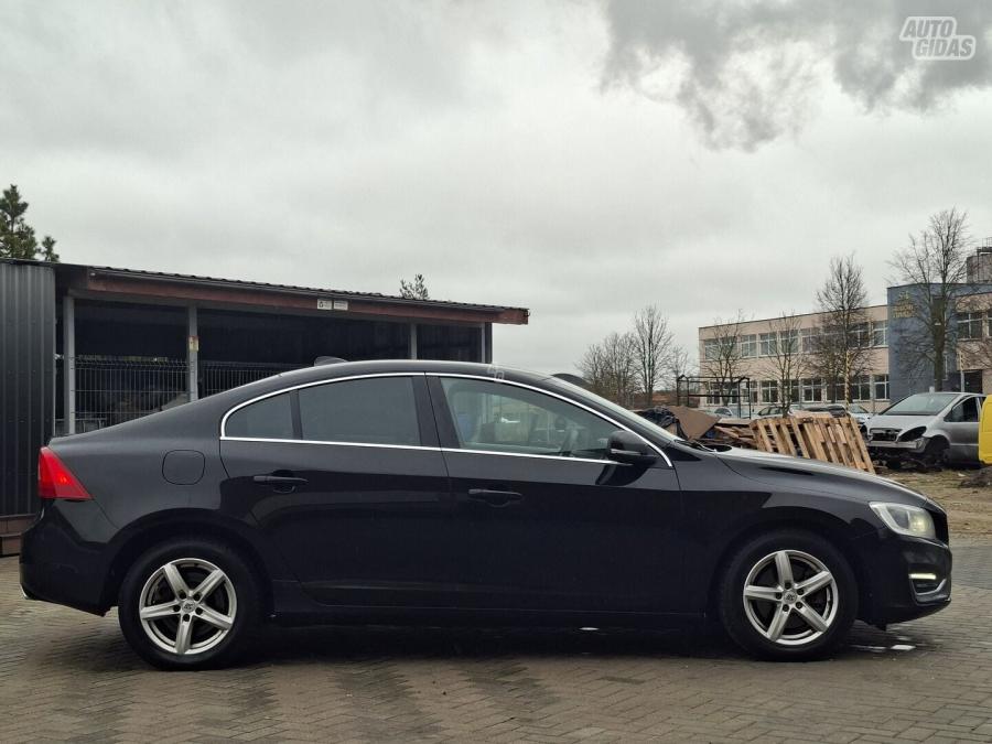 Melns Volvo S60 2015 Šilutė, ar dzinēja tilpumu 2.00 L un nobraukumu 290 tūkst. km par 5900 €, foto 7 vietnē AUTOMOTO.COM.LV