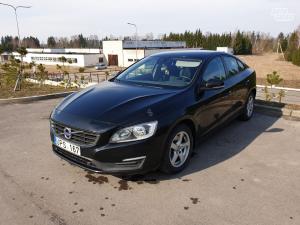 Melns Volvo S60 2015 Anykščiai, ar dzinēja tilpumu 2.00 L un nobraukumu 300 tūkst. km par 7300 €, foto  vietnē AUTOMOTO.COM.LV