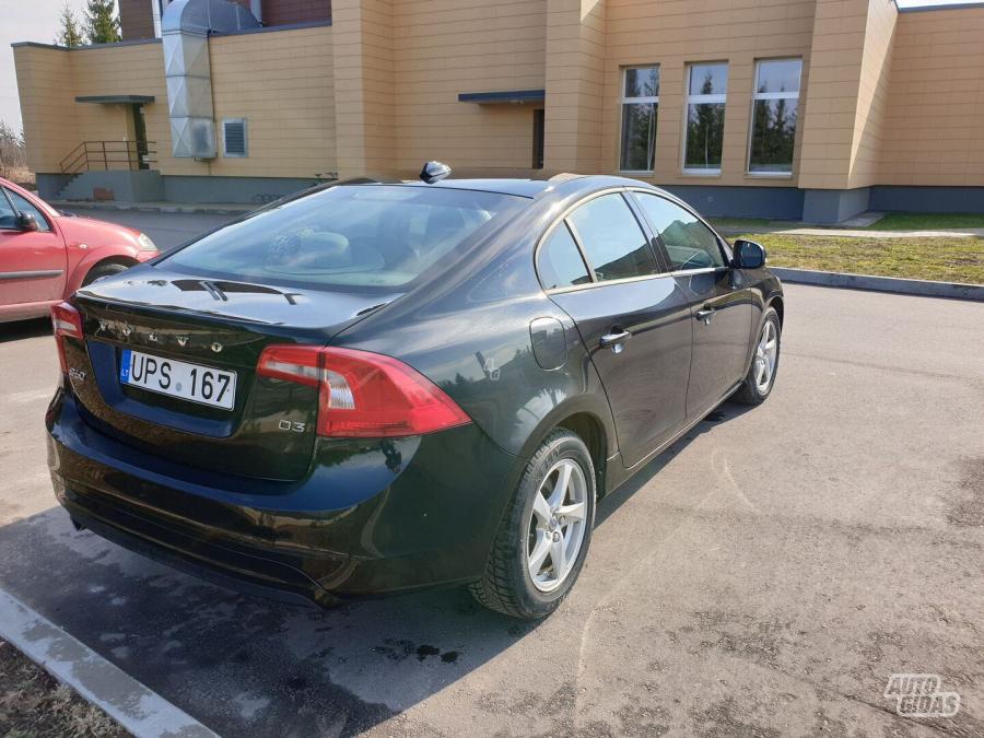 Черный Вольво С60 2015 в Аникщяй, объемом двигателя 2.00 л и пробегом 300 тыс. км за 7300 €, фото 3 на AUTOMOTO.COM.LV