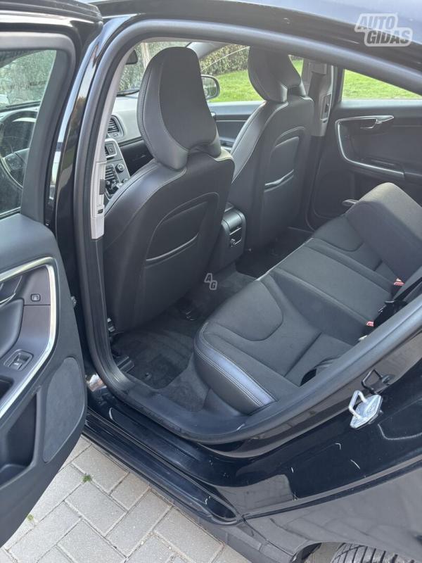 Melns Volvo S60 2015 Anykščiai, ar dzinēja tilpumu 2.00 L un nobraukumu 300 tūkst. km par 7300 €, foto 5 vietnē AUTOMOTO.COM.LV