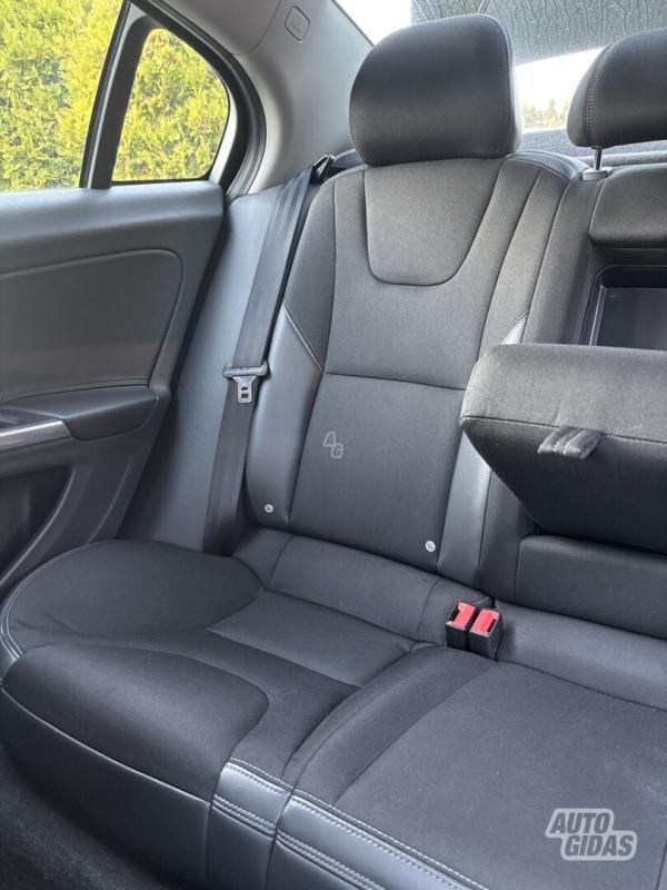 Melns Volvo S60 2015 Anykščiai, ar dzinēja tilpumu 2.00 L un nobraukumu 300 tūkst. km par 7300 €, foto 8 vietnē AUTOMOTO.COM.LV