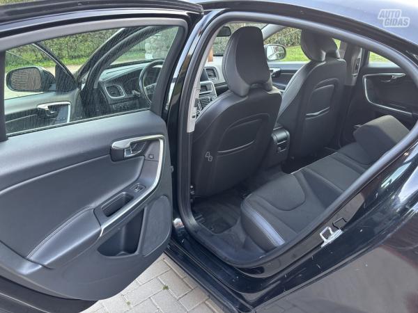 Melns Volvo S60 2015 Anykščiai, ar dzinēja tilpumu 2.00 L un nobraukumu 300 tūkst. km par 7300 €, foto 10 vietnē AUTOMOTO.COM.LV