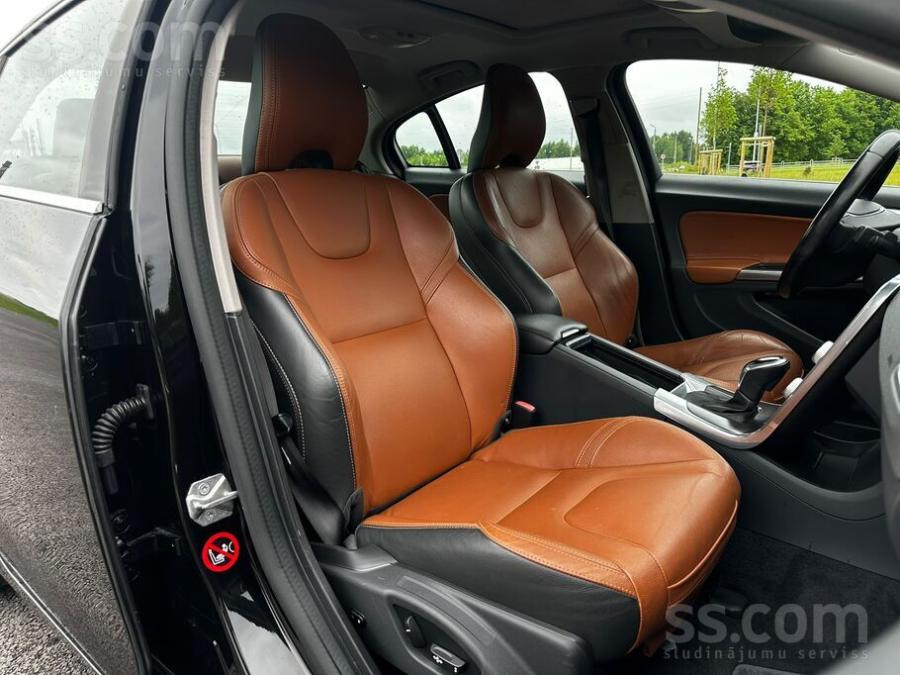 Melns Volvo S60 2015 Jelgava, ar dzinēja tilpumu 2.00 L un nobraukumu 0 tūkst. km par 8490 €, foto 10 vietnē AUTOMOTO.COM.LV