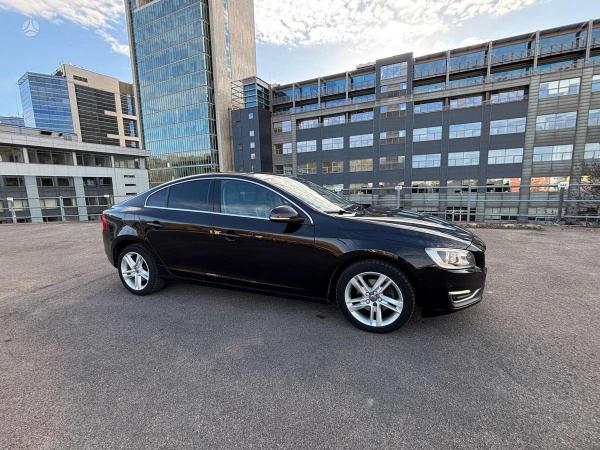 Black Volvo S60 2015 in Vilnius, with an engine capacity of 1.97 L and mileage of 230 thousand km for 8200 €, photo 6 on AUTOMOTO.COM.LV