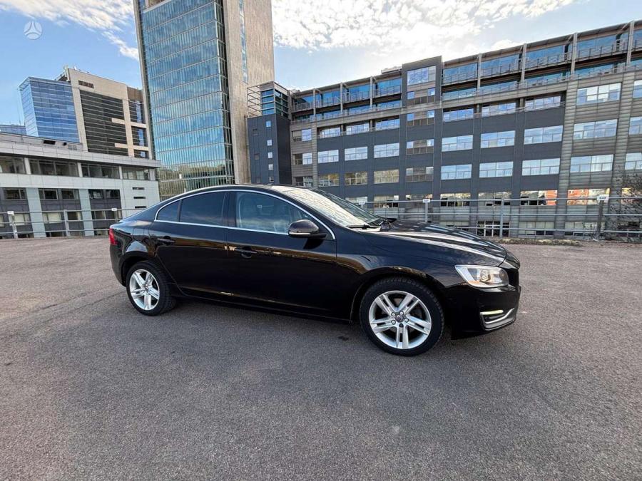 Melns Volvo S60 2015 Viļņa, ar dzinēja tilpumu 1.97 L un nobraukumu 230 tūkst. km par 8200 €, foto 7 vietnē AUTOMOTO.COM.LV
