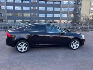 Melns Volvo S60 2015 Viļņa, ar dzinēja tilpumu 1.97 L un nobraukumu 230 tūkst. km par 8200 €, foto 9 vietnē AUTOMOTO.COM.LV