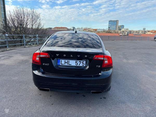 Black Volvo S60 2015 in Vilnius, with an engine capacity of 1.97 L and mileage of 230 thousand km for 8200 €, photo 9 on AUTOMOTO.COM.LV