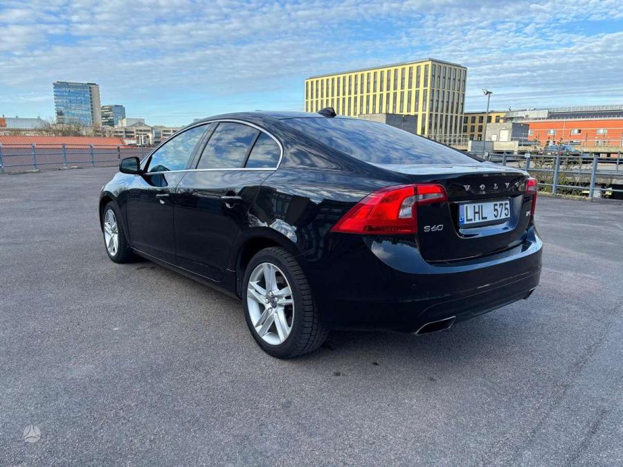 Melns Volvo S60 2015 Viļņa, ar dzinēja tilpumu 1.97 L un nobraukumu 230 tūkst. km par 8200 €, foto 11 vietnē AUTOMOTO.COM.LV