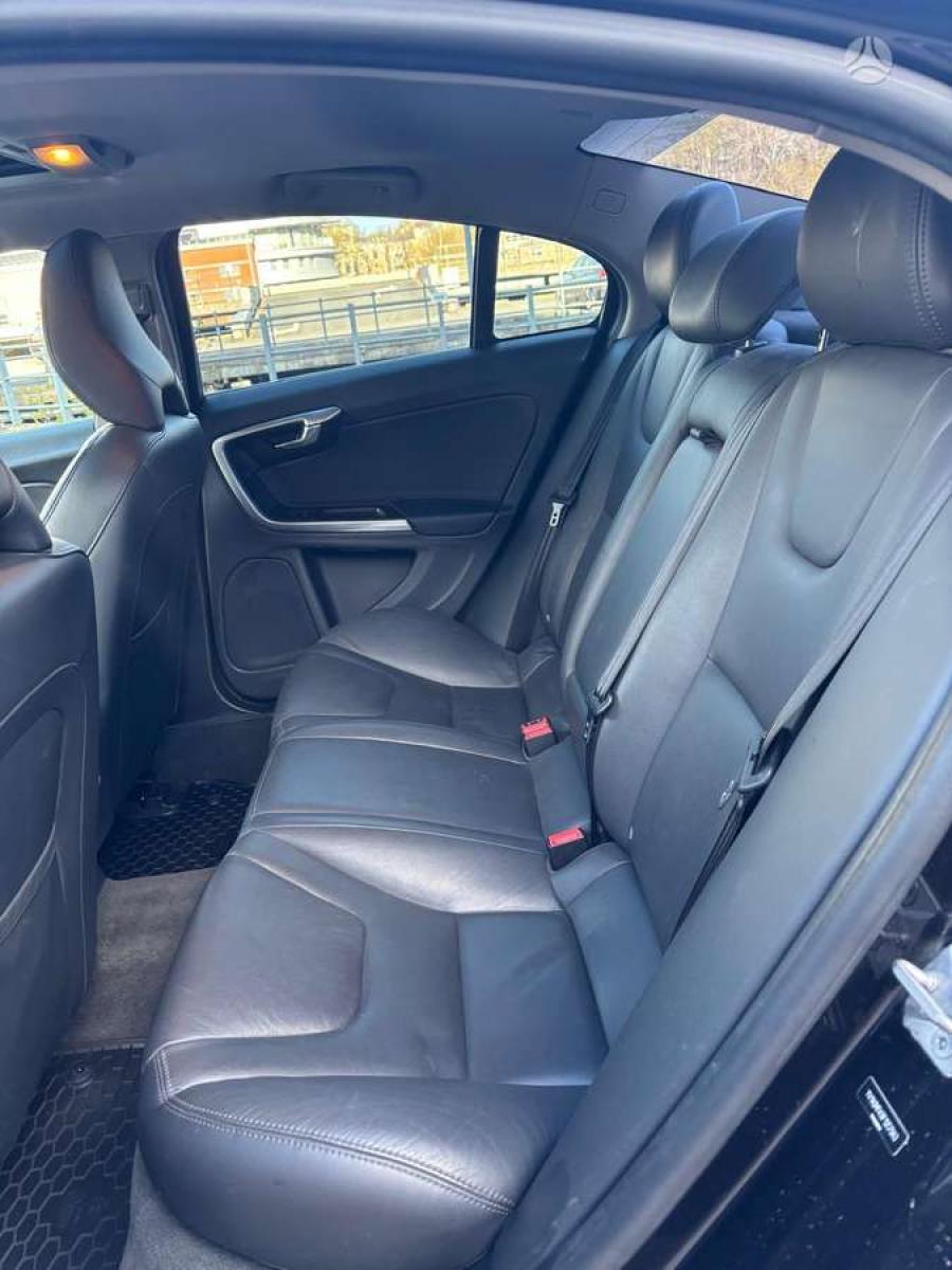 Melns Volvo S60 2015 Viļņa, ar dzinēja tilpumu 1.97 L un nobraukumu 230 tūkst. km par 8200 €, foto 12 vietnē AUTOMOTO.COM.LV