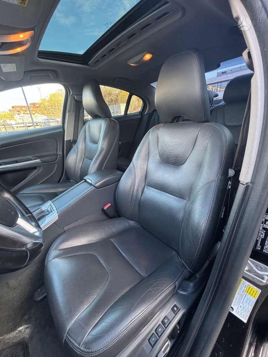 Melns Volvo S60 2015 Viļņa, ar dzinēja tilpumu 1.97 L un nobraukumu 230 tūkst. km par 8200 €, foto 13 vietnē AUTOMOTO.COM.LV