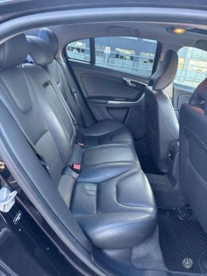 Melns Volvo S60 2015 Viļņa, ar dzinēja tilpumu 1.97 L un nobraukumu 230 tūkst. km par 8200 €, foto 14 vietnē AUTOMOTO.COM.LV