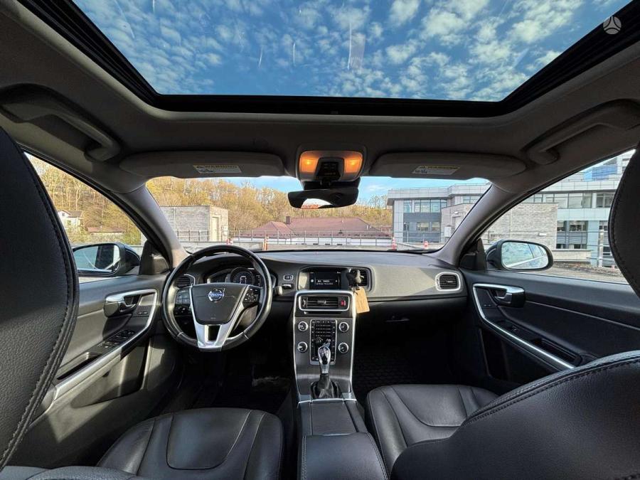 Melns Volvo S60 2015 Viļņa, ar dzinēja tilpumu 1.97 L un nobraukumu 230 tūkst. km par 8200 €, foto 17 vietnē AUTOMOTO.COM.LV