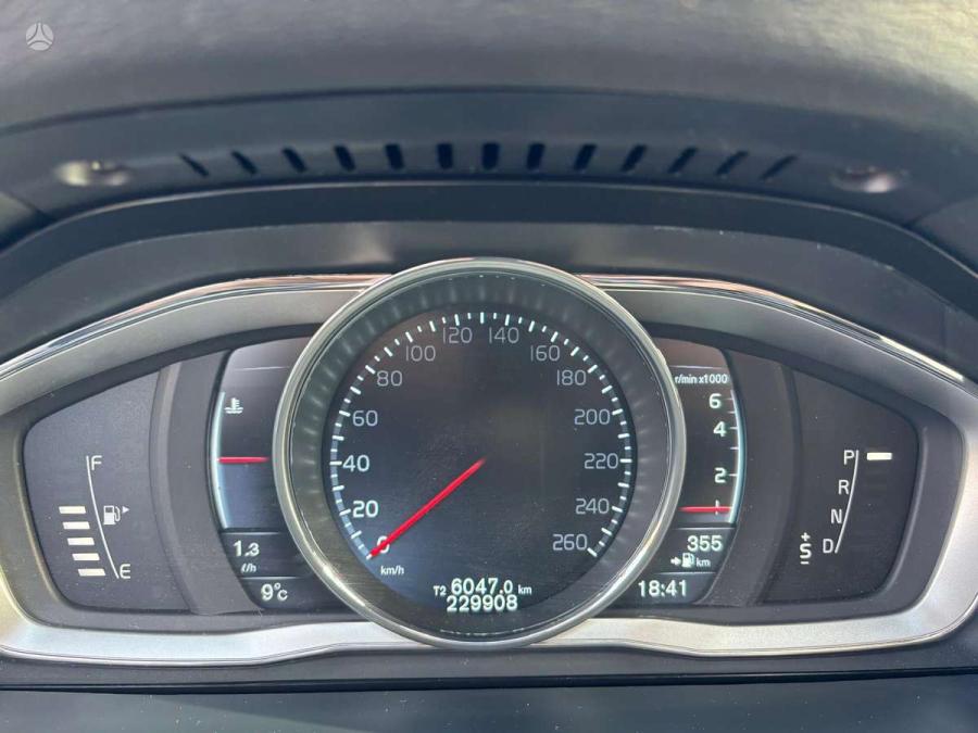 Melns Volvo S60 2015 Viļņa, ar dzinēja tilpumu 1.97 L un nobraukumu 230 tūkst. km par 8200 €, foto 18 vietnē AUTOMOTO.COM.LV