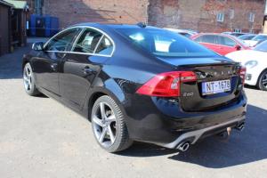Melns Volvo S60 2015 Rīga, ar dzinēja tilpumu 2.00 L un nobraukumu 255 tūkst. km par 8950 €, foto 4 vietnē AUTOMOTO.COM.LV