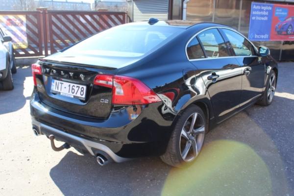 Melns Volvo S60 2015 Rīga, ar dzinēja tilpumu 2.00 L un nobraukumu 255 tūkst. km par 8950 €, foto 4 vietnē AUTOMOTO.COM.LV