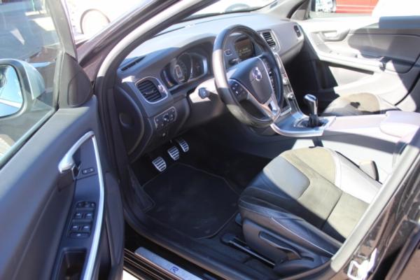 Melns Volvo S60 2015 Rīga, ar dzinēja tilpumu 2.00 L un nobraukumu 255 tūkst. km par 8950 €, foto 6 vietnē AUTOMOTO.COM.LV