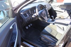 Melns Volvo S60 2015 Rīga, ar dzinēja tilpumu 2.00 L un nobraukumu 255 tūkst. km par 8950 €, foto 7 vietnē AUTOMOTO.COM.LV