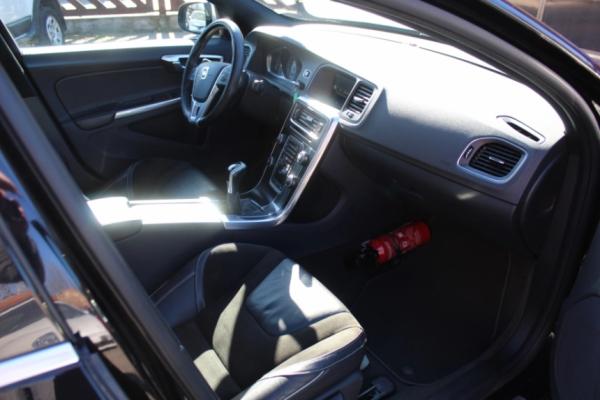 Melns Volvo S60 2015 Rīga, ar dzinēja tilpumu 2.00 L un nobraukumu 255 tūkst. km par 8950 €, foto 8 vietnē AUTOMOTO.COM.LV