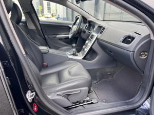 Melns Volvo S60 2015 Rīga, ar dzinēja tilpumu 1.60 L un nobraukumu 235 tūkst. km par 9550 €, foto 15 vietnē AUTOMOTO.COM.LV