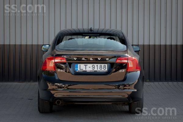 Melns Volvo S60 2015 Talsi, ar dzinēja tilpumu 2.00 L un nobraukumu 244 tūkst. km par 7950 €, foto 5 vietnē AUTOMOTO.COM.LV