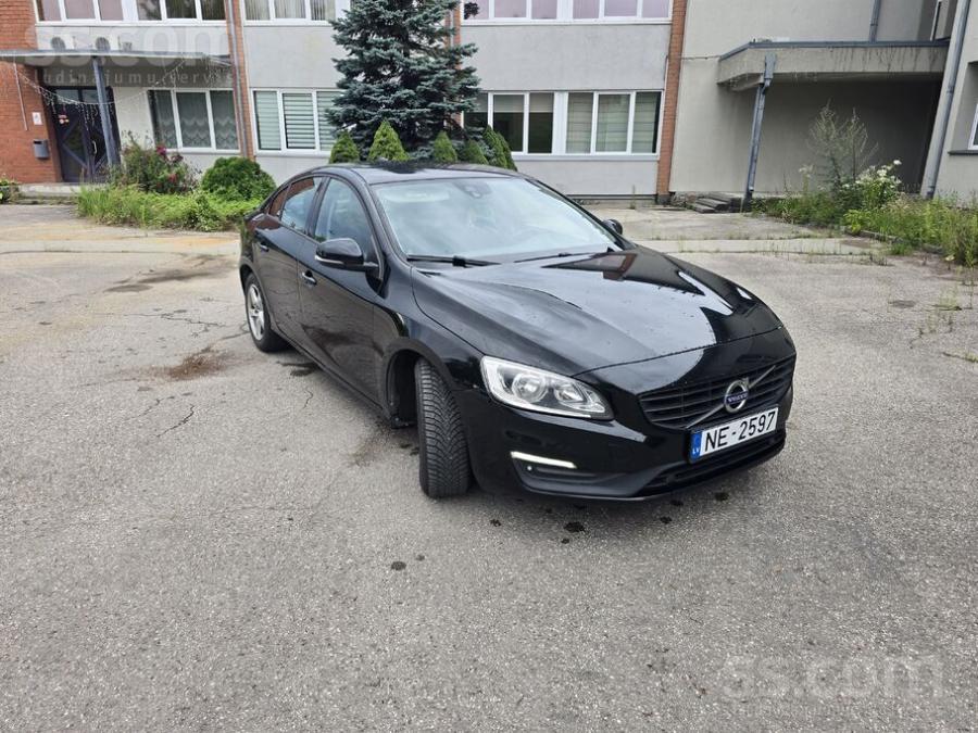 Melns Volvo S60 2015 Tukums, ar dzinēja tilpumu 2.00 L un nobraukumu 316 tūkst. km par 7500 €, foto 5 vietnē AUTOMOTO.COM.LV