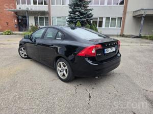 Melns Volvo S60 2015 Tukums, ar dzinēja tilpumu 2.00 L un nobraukumu 317 tūkst. km par 6500 €, foto 3 vietnē AUTOMOTO.COM.LV