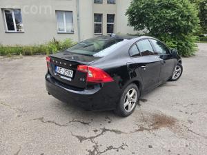 Melns Volvo S60 2015 Tukums, ar dzinēja tilpumu 2.00 L un nobraukumu 317 tūkst. km par 6500 €, foto 4 vietnē AUTOMOTO.COM.LV