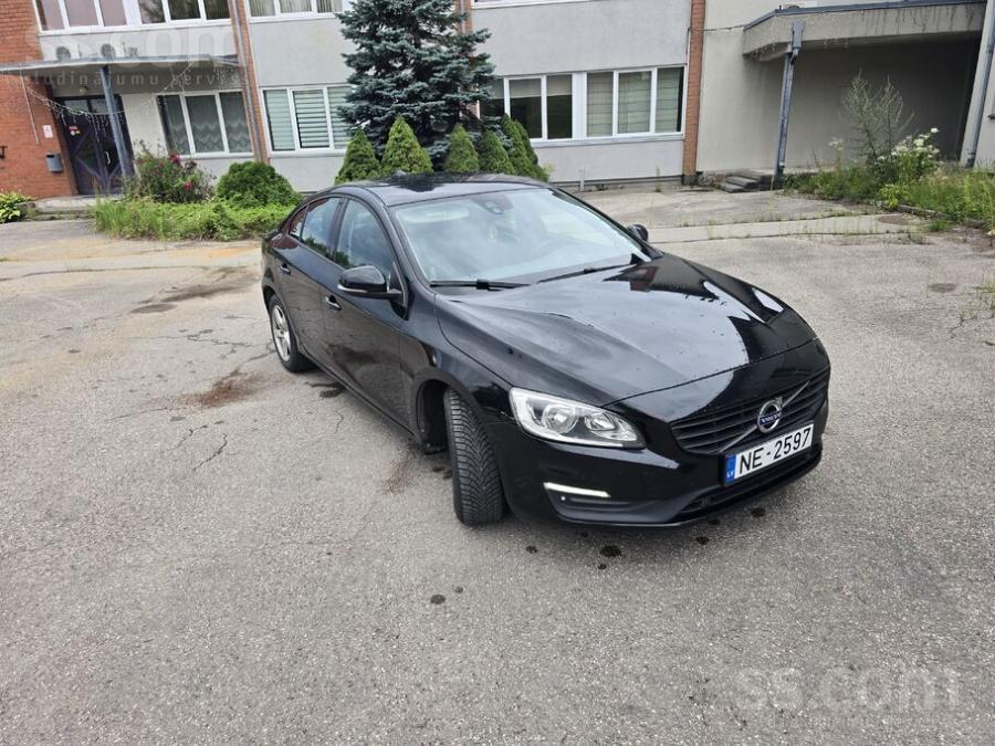 Melns Volvo S60 2015 Tukums, ar dzinēja tilpumu 2.00 L un nobraukumu 317 tūkst. km par 6500 €, foto 5 vietnē AUTOMOTO.COM.LV