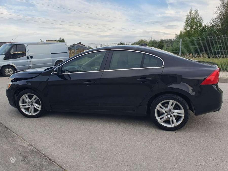 Melns Volvo S60 2015 Šauļi, ar dzinēja tilpumu 1.97 L un nobraukumu 165 tūkst. km par 4850 €, foto 3 vietnē AUTOMOTO.COM.LV