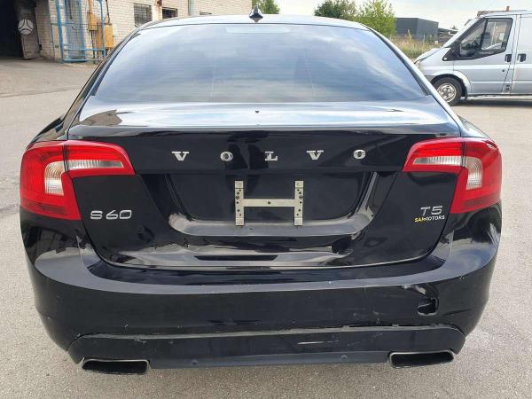Volvo S60 2015 in Siauliai on AUTOMOTO.COM.LV Black Volvo S60 2015 in Siauliai, with an engine capacity of 1.97 L and mileage of 165 thousand km for 4850 €, photo 7 on AUTOMOTO.COM.LV