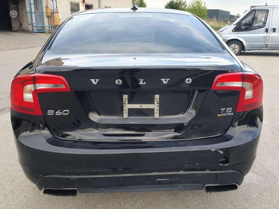 Melns Volvo S60 2015 Šauļi, ar dzinēja tilpumu 1.97 L un nobraukumu 165 tūkst. km par 4850 €, foto 7 vietnē AUTOMOTO.COM.LV