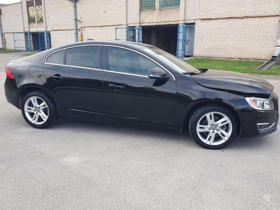 Melns Volvo S60 2015 Šauļi, ar dzinēja tilpumu 1.97 L un nobraukumu 165 tūkst. km par 4850 €, foto 8 vietnē AUTOMOTO.COM.LV