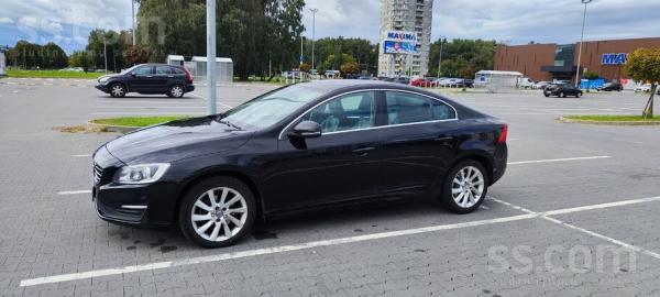 Melns Volvo S60 2015 Rīga, ar dzinēja tilpumu 2.00 L un nobraukumu 278 tūkst. km par 8000 €, foto 1 vietnē AUTOMOTO.COM.LV