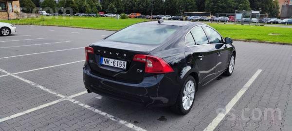 Melns Volvo S60 2015 Rīga, ar dzinēja tilpumu 2.00 L un nobraukumu 278 tūkst. km par 8000 €, foto 5 vietnē AUTOMOTO.COM.LV