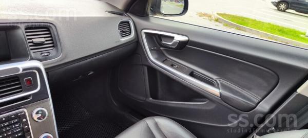Melns Volvo S60 2015 Rīga, ar dzinēja tilpumu 2.00 L un nobraukumu 278 tūkst. km par 8000 €, foto 9 vietnē AUTOMOTO.COM.LV