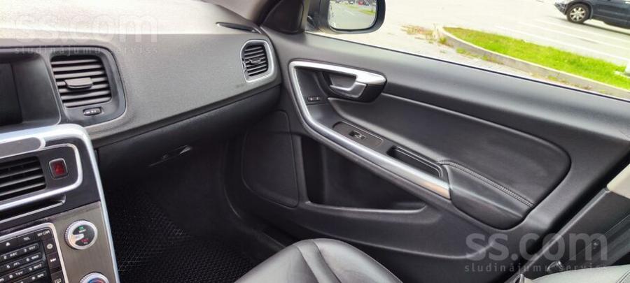 Melns Volvo S60 2015 Rīga, ar dzinēja tilpumu 2.00 L un nobraukumu 278 tūkst. km par 8000 €, foto 9 vietnē AUTOMOTO.COM.LV