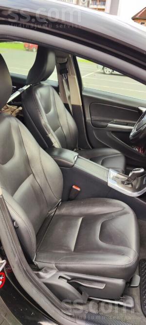 Melns Volvo S60 2015 Rīga, ar dzinēja tilpumu 2.00 L un nobraukumu 278 tūkst. km par 8000 €, foto 13 vietnē AUTOMOTO.COM.LV