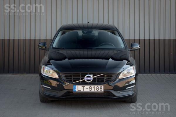 Black Volvo S60 2015 in Tukums, with an engine capacity of 2.00 L and mileage of 244 thousand km for 6950 €, photo 3 on AUTOMOTO.COM.LV