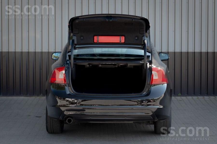 Black Volvo S60 2015 in Tukums, with an engine capacity of 2.00 L and mileage of 244 thousand km for 6950 €, photo 7 on AUTOMOTO.COM.LV