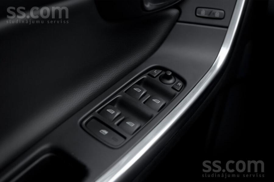 Black Volvo S60 2015 in Tukums, with an engine capacity of 2.00 L and mileage of 244 thousand km for 6950 €, photo 14 on AUTOMOTO.COM.LV