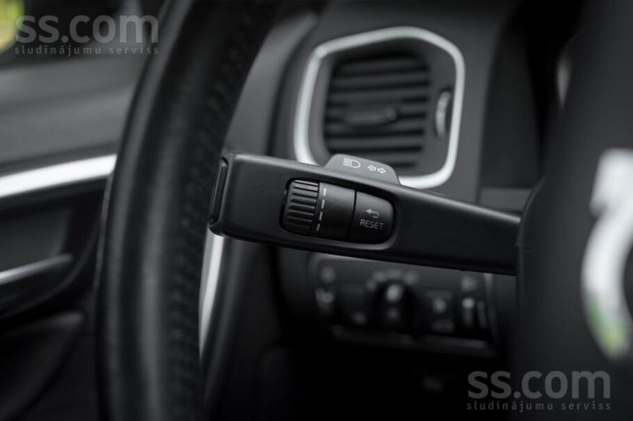 Black Volvo S60 2015 in Tukums, with an engine capacity of 2.00 L and mileage of 244 thousand km for 6950 €, photo 16 on AUTOMOTO.COM.LV