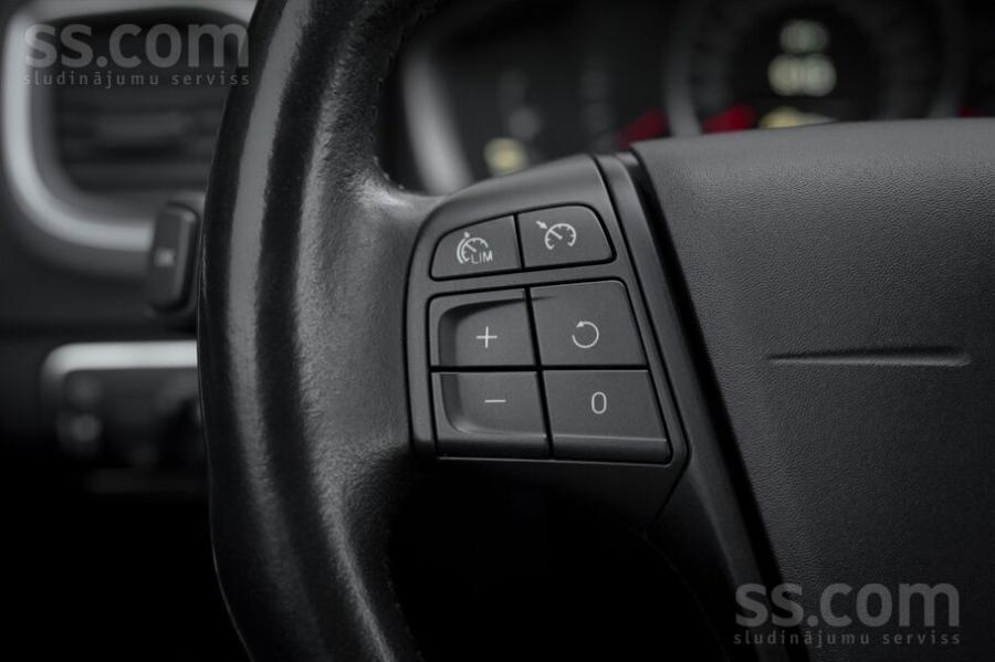 Black Volvo S60 2015 in Tukums, with an engine capacity of 2.00 L and mileage of 244 thousand km for 6950 €, photo 17 on AUTOMOTO.COM.LV