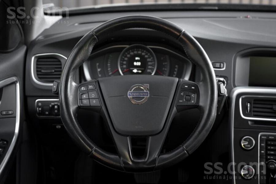 Black Volvo S60 2015 in Tukums, with an engine capacity of 2.00 L and mileage of 244 thousand km for 6950 €, photo 18 on AUTOMOTO.COM.LV