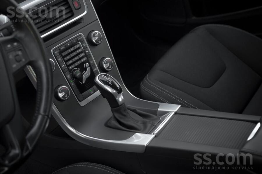 Black Volvo S60 2015 in Tukums, with an engine capacity of 2.00 L and mileage of 244 thousand km for 6950 €, photo 27 on AUTOMOTO.COM.LV