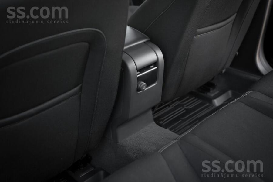 Black Volvo S60 2015 in Tukums, with an engine capacity of 2.00 L and mileage of 244 thousand km for 6950 €, photo 28 on AUTOMOTO.COM.LV