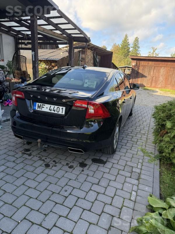 Volvo S60 2015 in Riga on AUTOMOTO.COM.LV Black Volvo S60 2015 in Riga, with an engine capacity of 2.00 L and mileage of 328 thousand km for 6000 €, photo 4 on AUTOMOTO.COM.LV