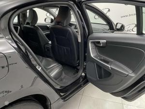 Melns Volvo S60 2016 Viļņa, ar dzinēja tilpumu 1.97 L un nobraukumu 199 tūkst. km par 6900 €, foto 12 vietnē AUTOMOTO.COM.LV