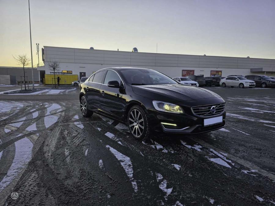 Melns Volvo S60 2016 Kauņa, ar dzinēja tilpumu 1.97 L un nobraukumu 137 tūkst. km par 11899 €, foto 2 vietnē AUTOMOTO.COM.LV